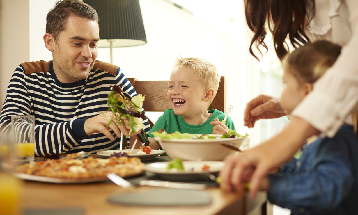 6 tips om je kind te helpen aan een gezonde relatie met eten